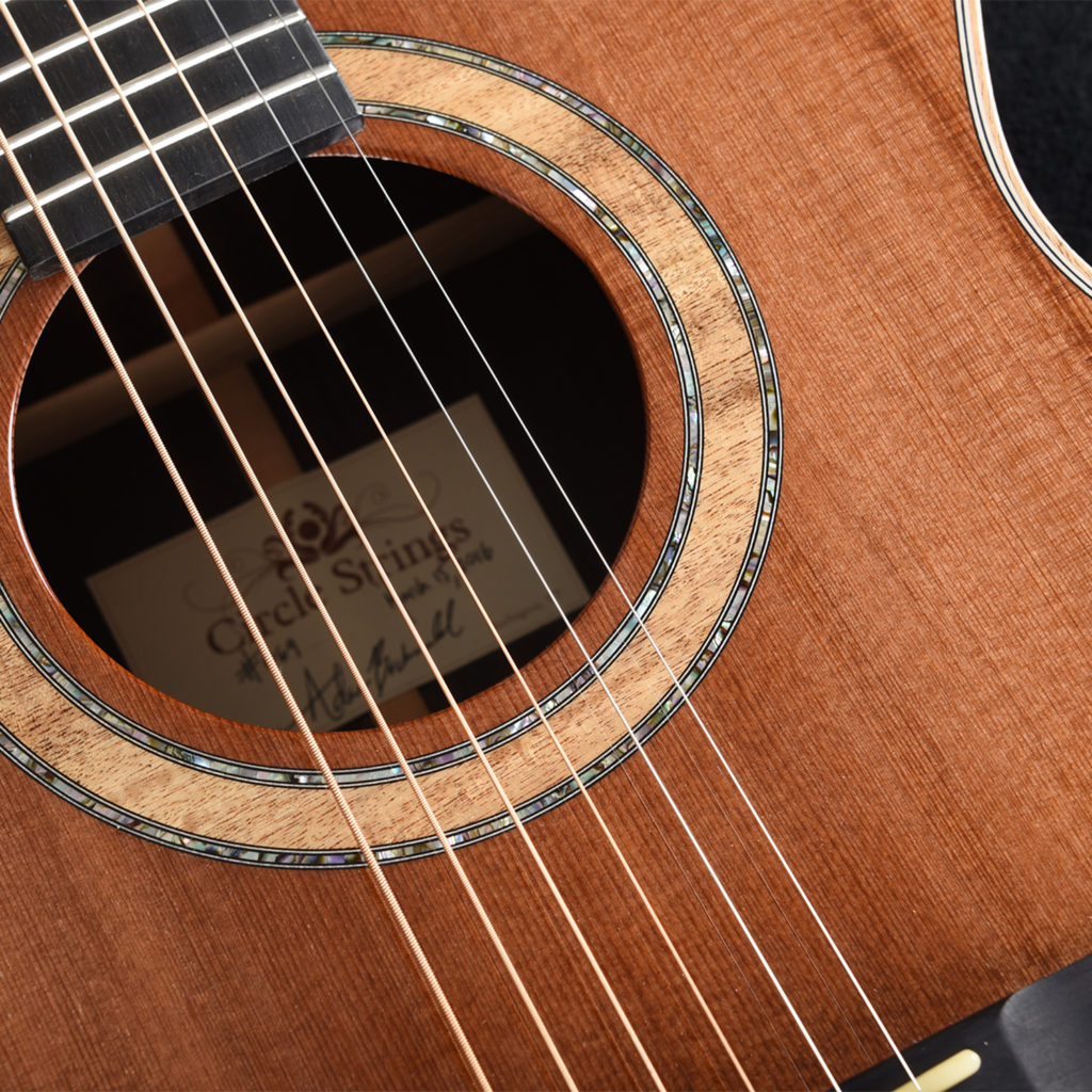 Full Circle With Circle Strings | Calton Cases